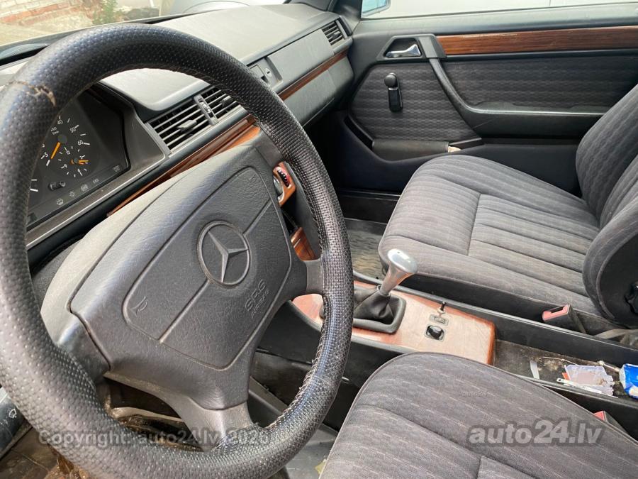 Grey Mercedes-Benz 250 1993 in Tallinn, with an engine capacity of 2.50 L and mileage of 312 thousand km for 990 €, photo 4 on AUTOMOTO.COM.LV