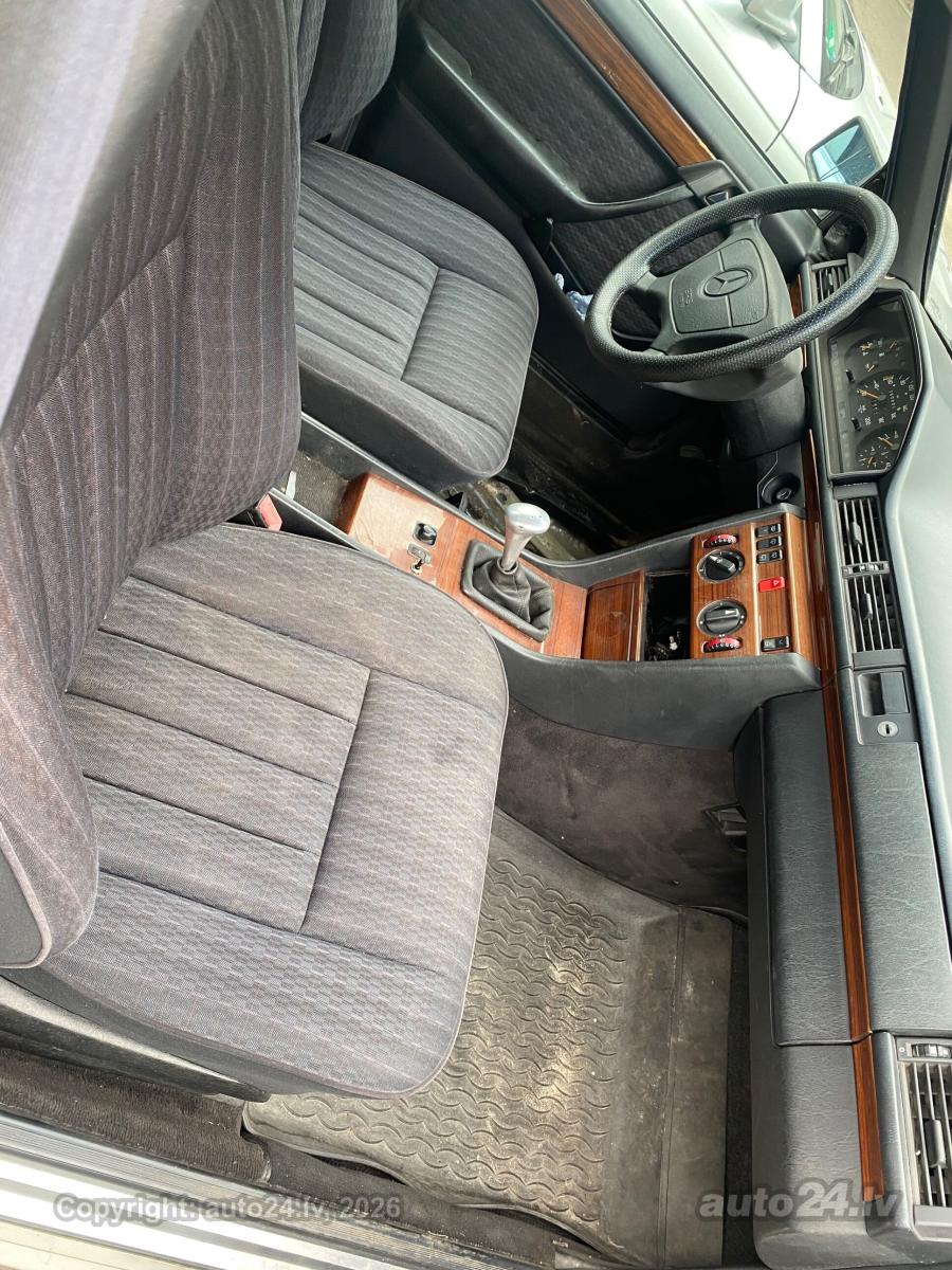 Grey Mercedes-Benz 250 1993 in Tallinn, with an engine capacity of 2.50 L and mileage of 312 thousand km for 990 €, photo 8 on AUTOMOTO.COM.LV