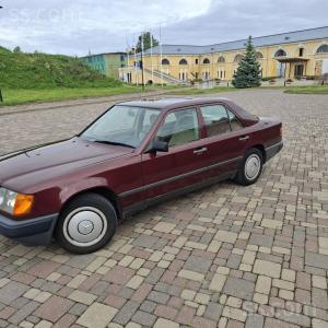 Sarkans Mercedes-Benz 250 1988 Daugavpils, ar dzinēja tilpumu 2.50 L un nobraukumu 228 tūkst. km par 4000 €, foto 4 vietnē AUTOMOTO.COM.LV