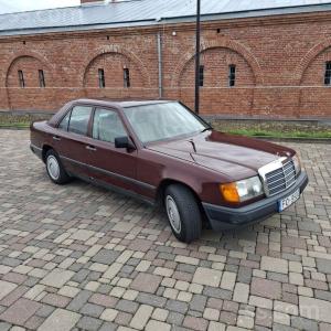 Sarkans Mercedes-Benz 250 1988 Daugavpils, ar dzinēja tilpumu 2.50 L un nobraukumu 228 tūkst. km par 4000 €, foto 5 vietnē AUTOMOTO.COM.LV