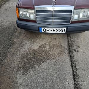 Sarkans Mercedes-Benz 250 1988 Daugavpils, ar dzinēja tilpumu 2.50 L un nobraukumu 228 tūkst. km par 4000 €, foto 18 vietnē AUTOMOTO.COM.LV