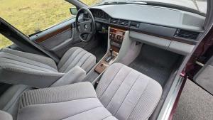 Sarkans Mercedes-Benz 250 1990 Klaipėda, ar dzinēja tilpumu 2.50 L un nobraukumu 209 tūkst. km par 3990 €, foto 23 vietnē AUTOMOTO.COM.LV