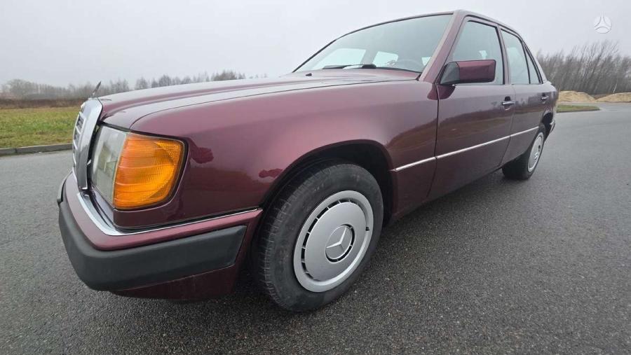 Sarkans Mercedes-Benz 250 1990 Klaipėda, ar dzinēja tilpumu 2.50 L un nobraukumu 209 tūkst. km par 3990 €, foto 25 vietnē AUTOMOTO.COM.LV