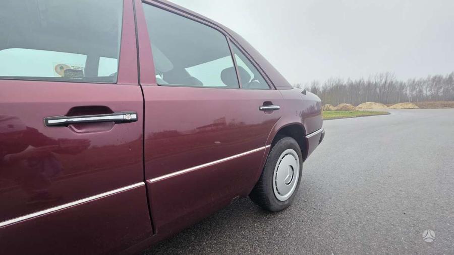 Sarkans Mercedes-Benz 250 1990 Klaipėda, ar dzinēja tilpumu 2.50 L un nobraukumu 209 tūkst. km par 3990 €, foto 29 vietnē AUTOMOTO.COM.LV