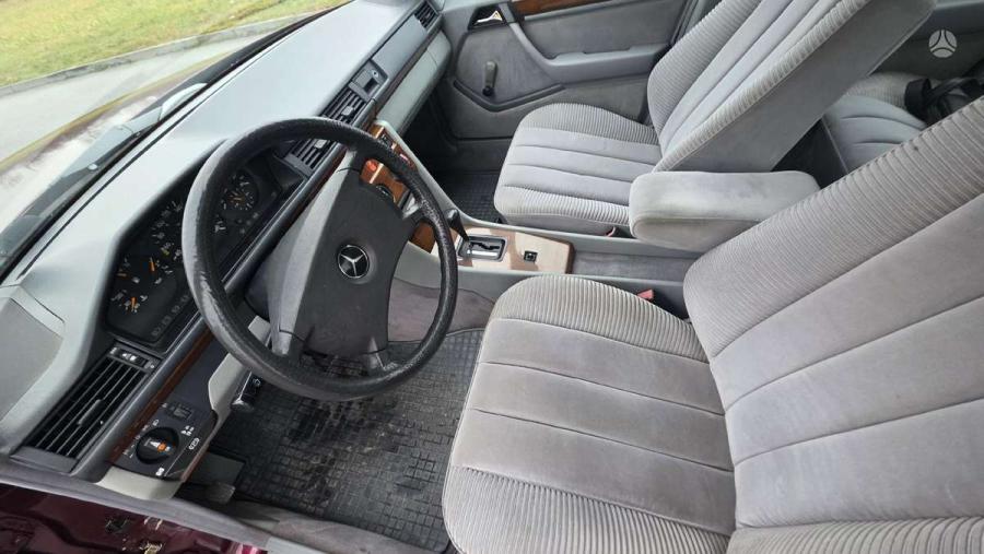 Sarkans Mercedes-Benz 250 1990 Klaipėda, ar dzinēja tilpumu 2.50 L un nobraukumu 209 tūkst. km par 3990 €, foto 32 vietnē AUTOMOTO.COM.LV