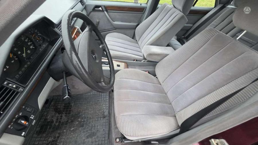 Sarkans Mercedes-Benz 250 1990 Klaipėda, ar dzinēja tilpumu 2.50 L un nobraukumu 209 tūkst. km par 3990 €, foto 33 vietnē AUTOMOTO.COM.LV
