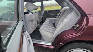 Sarkans Mercedes-Benz 250 1990 Klaipėda, ar dzinēja tilpumu 2.50 L un nobraukumu 209 tūkst. km par 3990 €, foto 39 vietnē AUTOMOTO.COM.LV