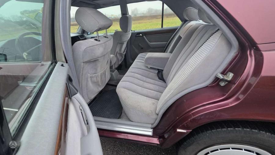 Sarkans Mercedes-Benz 250 1990 Klaipėda, ar dzinēja tilpumu 2.50 L un nobraukumu 209 tūkst. km par 3990 €, foto 39 vietnē AUTOMOTO.COM.LV