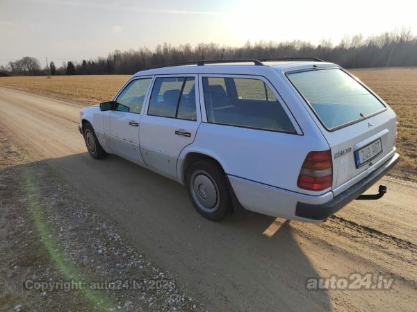 Balts Mercedes-Benz 250 1992 Rapla, ar dzinēja tilpumu 2.50 L un nobraukumu 290 tūkst. km par 2700 €, foto 3 vietnē AUTOMOTO.COM.LV
