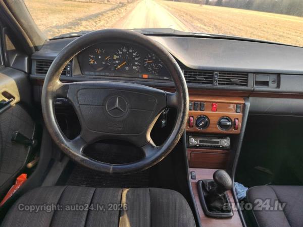 Balts Mercedes-Benz 250 1992 Rapla, ar dzinēja tilpumu 2.50 L un nobraukumu 290 tūkst. km par 2700 €, foto 5 vietnē AUTOMOTO.COM.LV