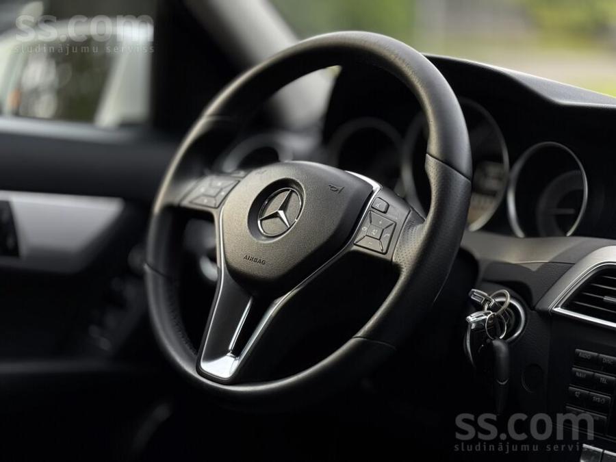 White Mercedes-Benz 250 2012 in Jurmala, with an engine capacity of 2.20 L and mileage of 277 thousand km for 6990 €, photo 16 on AUTOMOTO.COM.LV