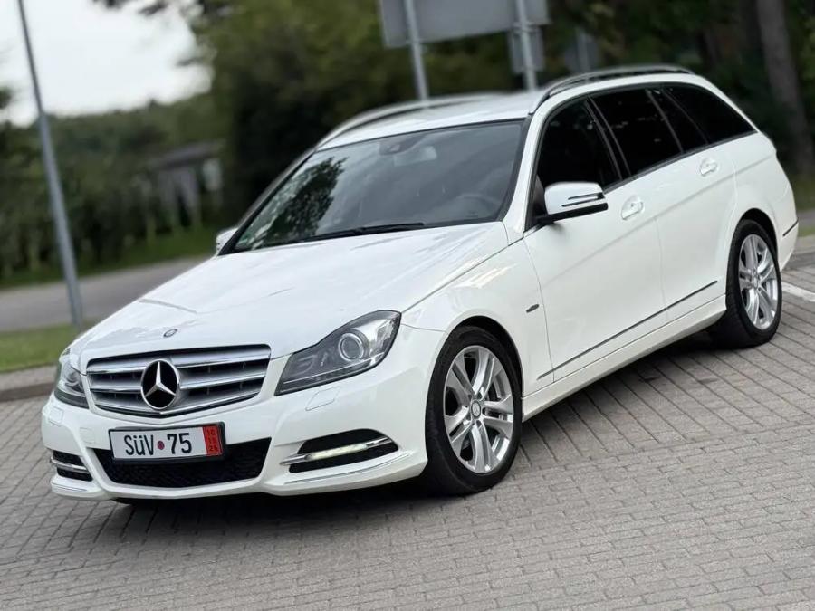 White Mercedes-Benz 250 2012 in Jurmala, with an engine capacity of 2.20 L and mileage of 277 thousand km for 6990 €, photo 1 on AUTOMOTO.COM.LV