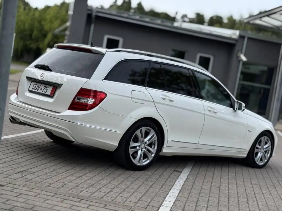 White Mercedes-Benz 250 2012 in Jurmala, with an engine capacity of 2.20 L and mileage of 277 thousand km for 6990 €, photo 3 on AUTOMOTO.COM.LV