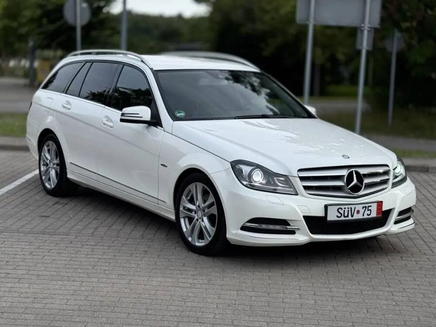 White Mercedes-Benz 250 2012 in Jurmala, with an engine capacity of 2.20 L and mileage of 277 thousand km for 6990 €, photo 4 on AUTOMOTO.COM.LV