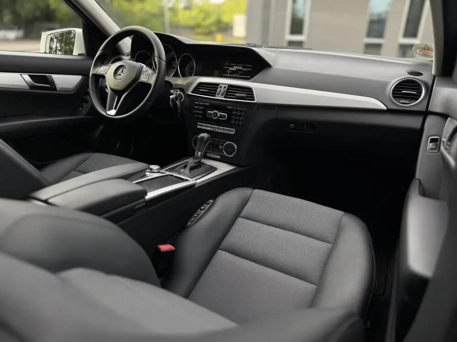 White Mercedes-Benz 250 2012 in Jurmala, with an engine capacity of 2.20 L and mileage of 277 thousand km for 6990 €, photo 8 on AUTOMOTO.COM.LV