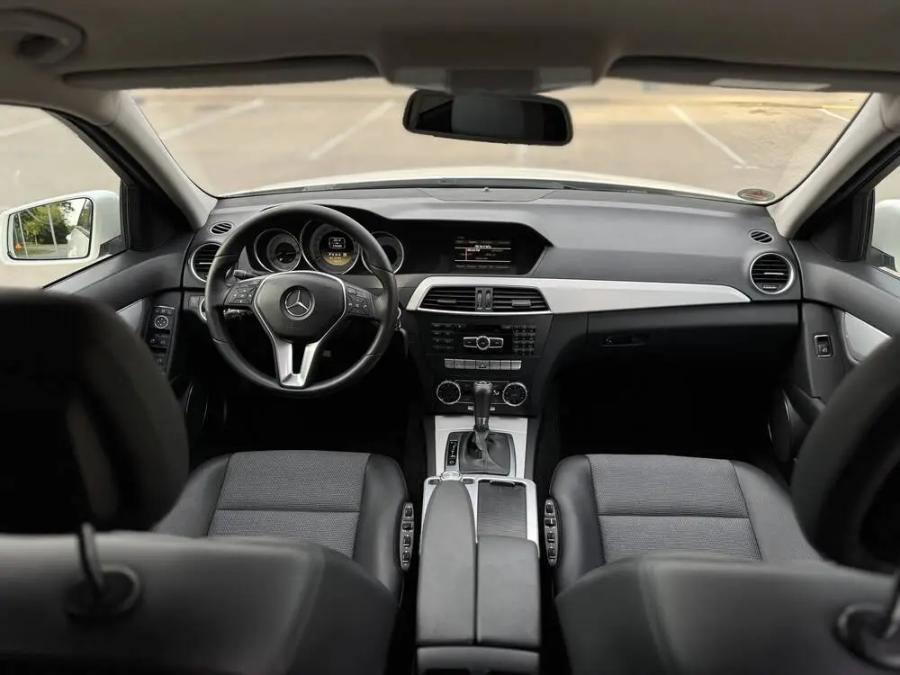 White Mercedes-Benz 250 2012 in Jurmala, with an engine capacity of 2.20 L and mileage of 277 thousand km for 6990 €, photo 13 on AUTOMOTO.COM.LV