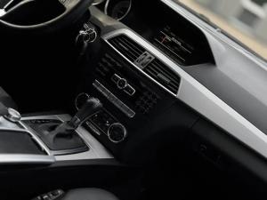 White Mercedes-Benz 250 2012 in Jurmala, with an engine capacity of 2.20 L and mileage of 277 thousand km for 6990 €, photo 15 on AUTOMOTO.COM.LV