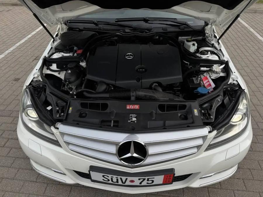 White Mercedes-Benz 250 2012 in Jurmala, with an engine capacity of 2.20 L and mileage of 277 thousand km for 6990 €, photo 26 on AUTOMOTO.COM.LV