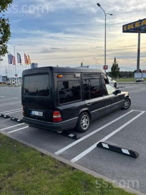 Melns Mercedes-Benz 260 1992 Rīga, ar dzinēja tilpumu 2.60 L un nobraukumu 393 tūkst. km par 2500 €, foto 3 vietnē AUTOMOTO.COM.LV