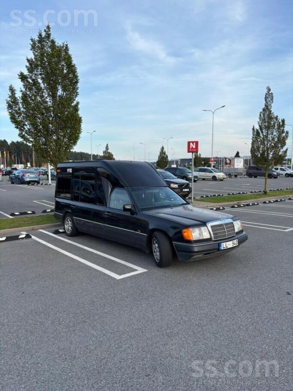 Mercedes-Benz 260 1992 Rīga vietnē Melns Mercedes-Benz 260 1992 Rīga, ar dzinēja tilpumu 2.60 L un nobraukumu 393 tūkst. km par 2500 €, foto 4 vietnē AUTOMOTO.COM.LV