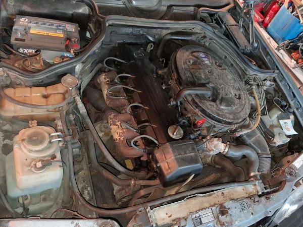 Мерседес 260 1988 в Каунас на AUTOMOTO.COM.LV Синий Мерседес 260 1988 в Каунас, объемом двигателя 2.60 л и пробегом 250 тыс. км за 1500 €, фото 4 на AUTOMOTO.COM.LV