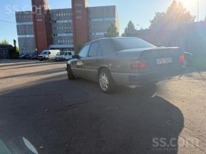 Pelēks Mercedes-Benz 260 1992 Rīga, ar dzinēja tilpumu 2.60 L un nobraukumu 459 tūkst. km par 3290 €, foto 3 vietnē AUTOMOTO.COM.LV