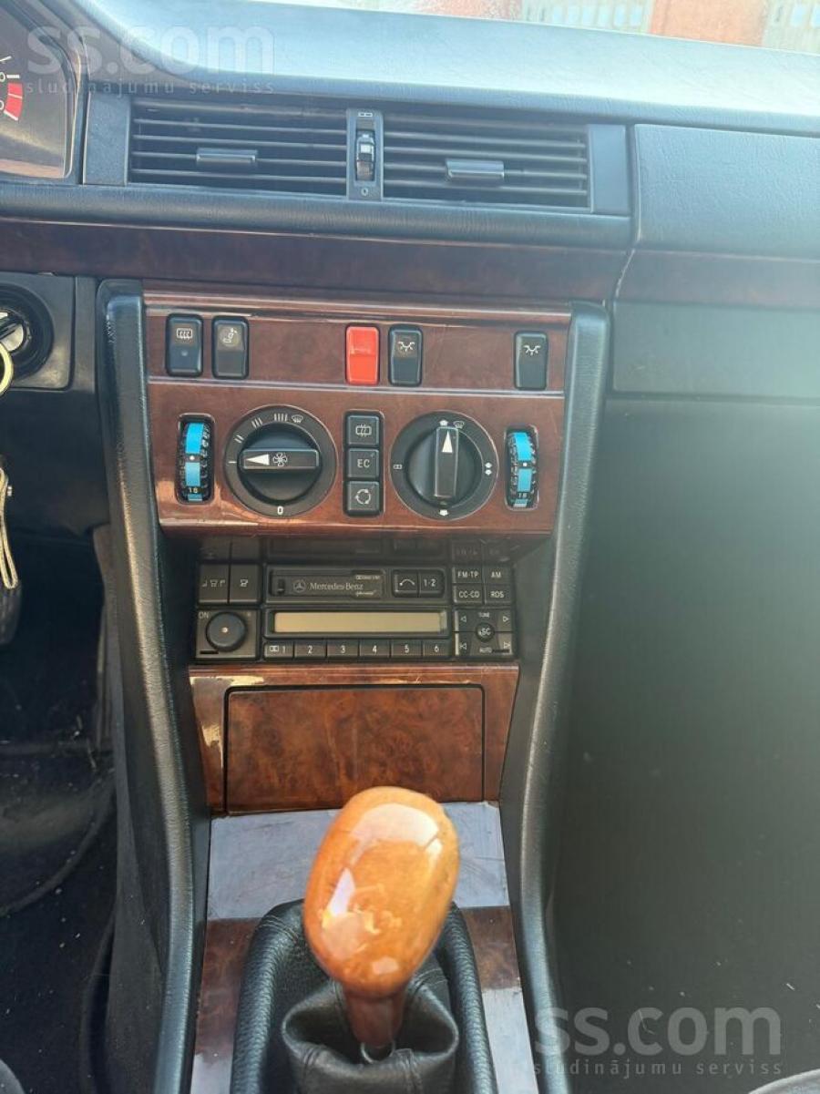 Pelēks Mercedes-Benz 260 1992 Rīga, ar dzinēja tilpumu 2.60 L un nobraukumu 459 tūkst. km par 3290 €, foto 7 vietnē AUTOMOTO.COM.LV