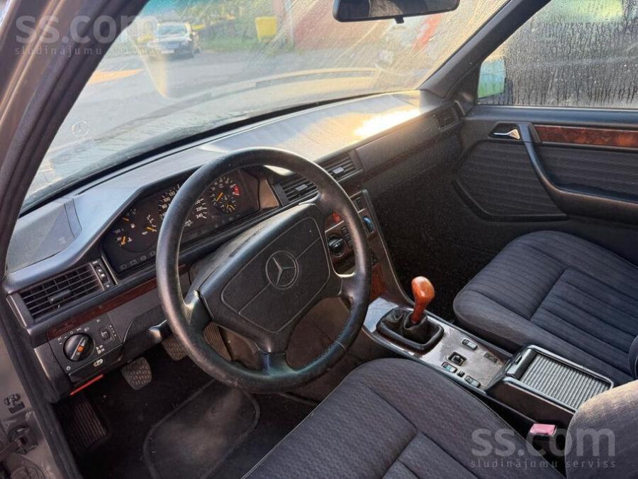 Pelēks Mercedes-Benz 260 1992 Rīga, ar dzinēja tilpumu 2.60 L un nobraukumu 459 tūkst. km par 3290 €, foto 8 vietnē AUTOMOTO.COM.LV