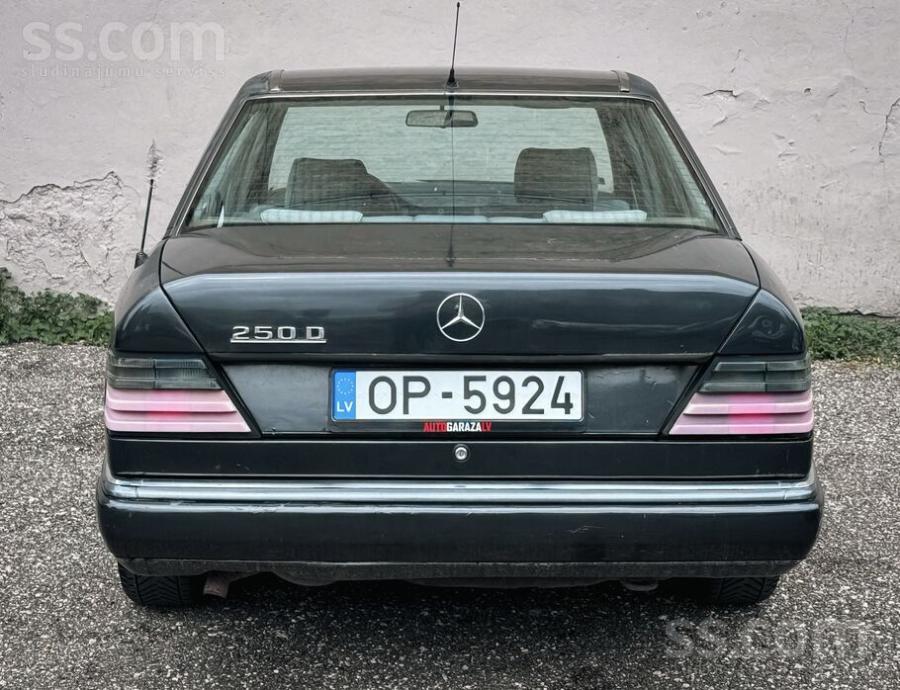 Серый Мерседес 260 1997 в Рига, объемом двигателя 2.50 л и пробегом 453 тыс. км за 2290 €, фото 4 на AUTOMOTO.COM.LV