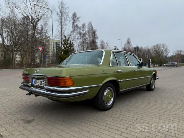 Green Mercedes-Benz 280 1977 in Liepaja, with an engine capacity of 2.80 L and mileage of 119 thousand km for 14900 €, photo 2 on AUTOMOTO.COM.LV