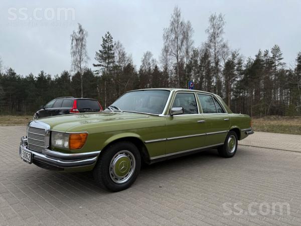 Green Mercedes-Benz 280 1977 in Liepaja, with an engine capacity of 2.80 L and mileage of 119 thousand km for 14900 €, photo 3 on AUTOMOTO.COM.LV