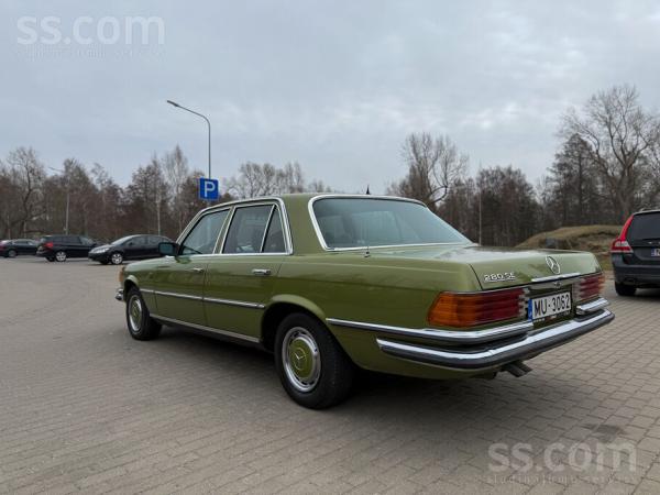 Green Mercedes-Benz 280 1977 in Liepaja, with an engine capacity of 2.80 L and mileage of 119 thousand km for 14900 €, photo 4 on AUTOMOTO.COM.LV