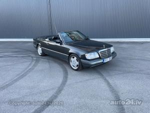 Black Mercedes-Benz 300 1993 in Tallinn, with an engine capacity of 3.00 L and mileage of 135 thousand km for 22900 €, photo 1 on AUTOMOTO.COM.LV