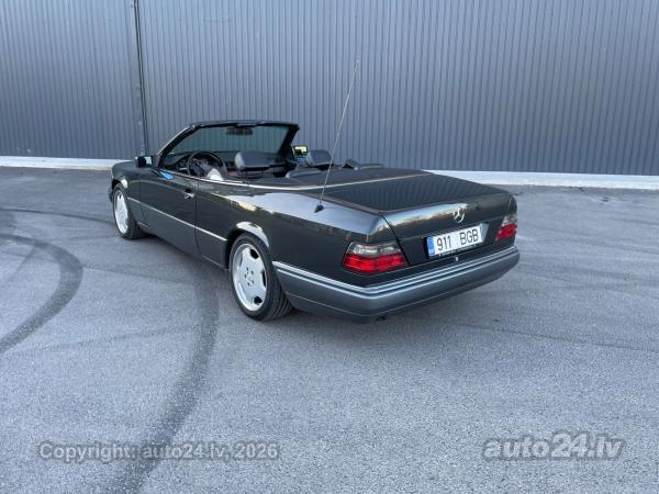 Black Mercedes-Benz 300 1993 in Tallinn, with an engine capacity of 3.00 L and mileage of 135 thousand km for 22900 €, photo 2 on AUTOMOTO.COM.LV