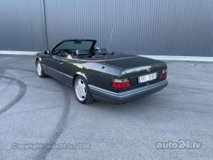 Black Mercedes-Benz 300 1993 in Tallinn, with an engine capacity of 3.00 L and mileage of 135 thousand km for 22900 €, photo 3 on AUTOMOTO.COM.LV