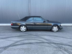 Black Mercedes-Benz 300 1993 in Tallinn, with an engine capacity of 3.00 L and mileage of 135 thousand km for 22900 €, photo 5 on AUTOMOTO.COM.LV