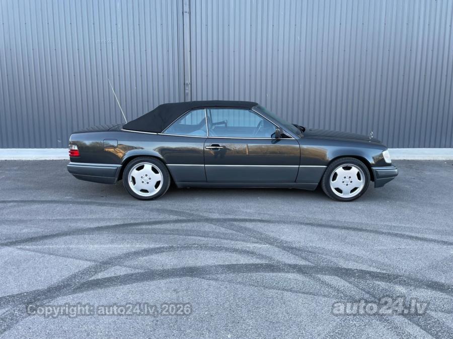Black Mercedes-Benz 300 1993 in Tallinn, with an engine capacity of 3.00 L and mileage of 135 thousand km for 22900 €, photo 5 on AUTOMOTO.COM.LV