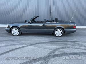 Black Mercedes-Benz 300 1993 in Tallinn, with an engine capacity of 3.00 L and mileage of 135 thousand km for 22900 €, photo 6 on AUTOMOTO.COM.LV