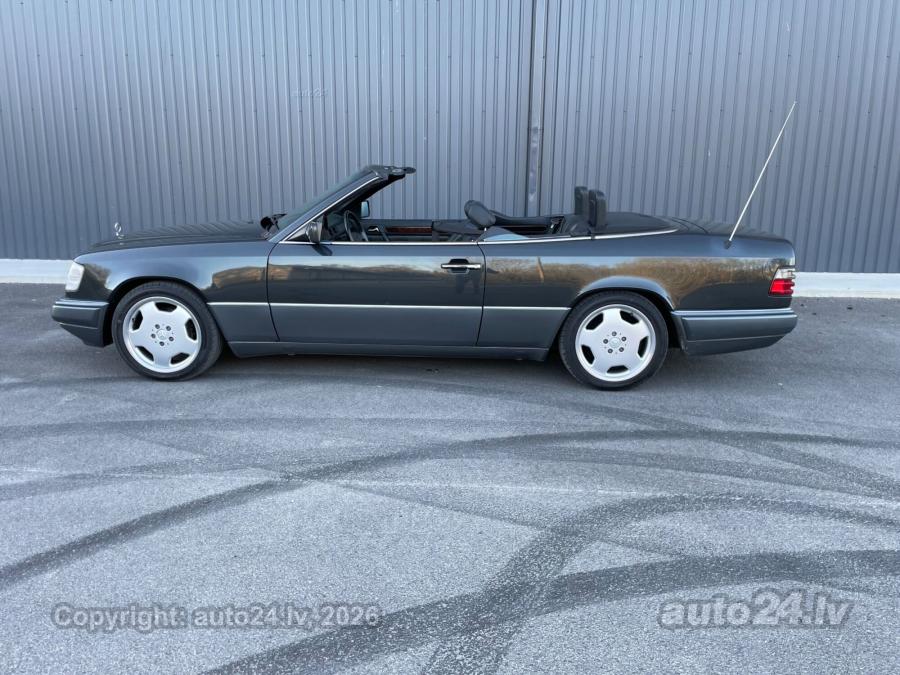 Black Mercedes-Benz 300 1993 in Tallinn, with an engine capacity of 3.00 L and mileage of 135 thousand km for 22900 €, photo 6 on AUTOMOTO.COM.LV