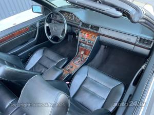 Black Mercedes-Benz 300 1993 in Tallinn, with an engine capacity of 3.00 L and mileage of 135 thousand km for 22900 €, photo 8 on AUTOMOTO.COM.LV