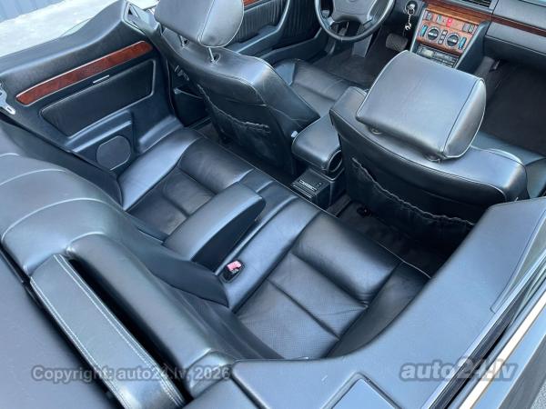 Black Mercedes-Benz 300 1993 in Tallinn, with an engine capacity of 3.00 L and mileage of 135 thousand km for 22900 €, photo 8 on AUTOMOTO.COM.LV