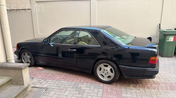 Black Mercedes-Benz 300 1989 in Riga, with an engine capacity of 3.00 L and mileage of 393 thousand km for 15000 €, photo 4 on AUTOMOTO.COM.LV