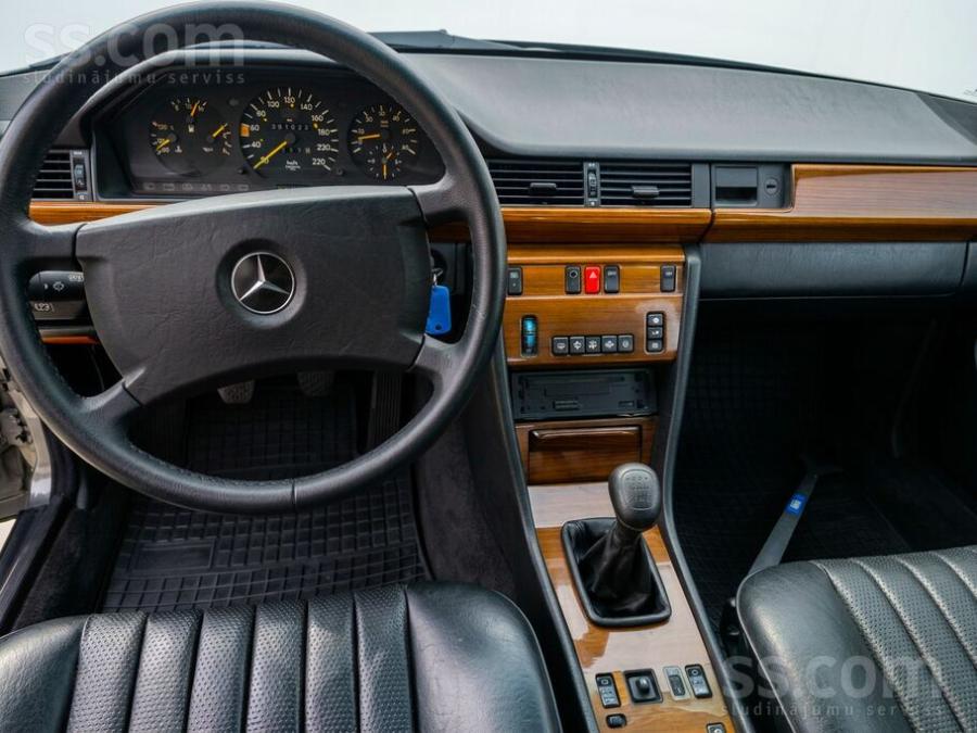 Черный Мерседес 300 1988 в Рига, объемом двигателя 3.00 л и пробегом 380 тыс. км за 7000 €, фото 5 на AUTOMOTO.COM.LV