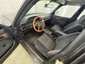 Melns Mercedes-Benz 300 1988 Alīta, ar dzinēja tilpumu 3.00 L un nobraukumu 480 tūkst. km par 3200 €, foto 5 vietnē AUTOMOTO.COM.LV
