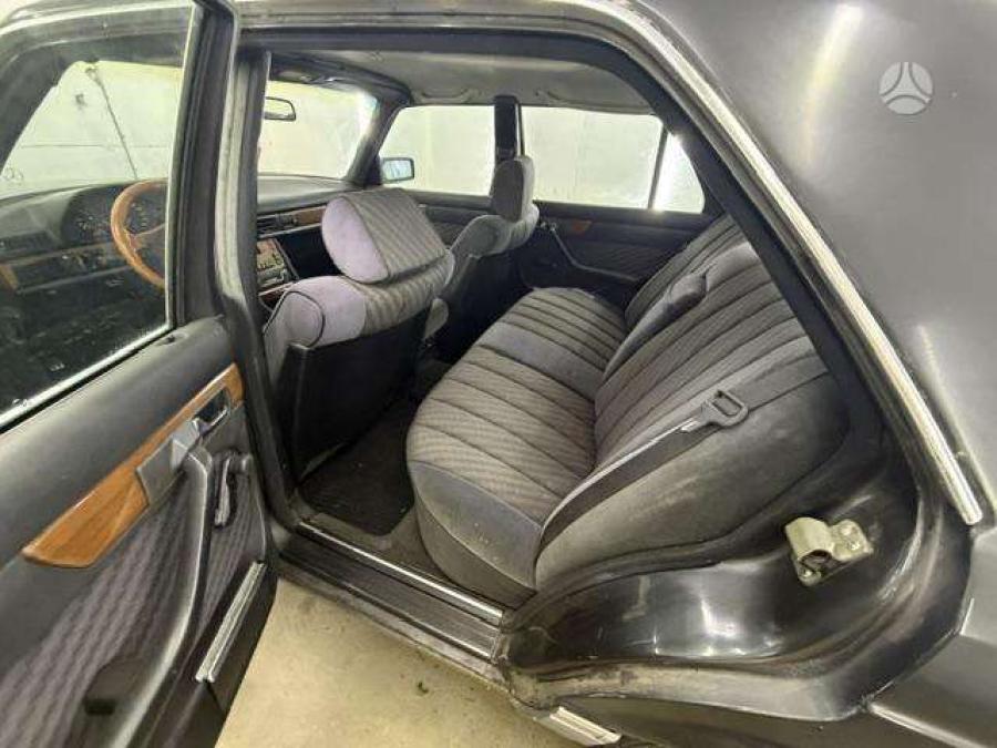 Melns Mercedes-Benz 300 1988 Alīta, ar dzinēja tilpumu 3.00 L un nobraukumu 480 tūkst. km par 3200 €, foto 6 vietnē AUTOMOTO.COM.LV