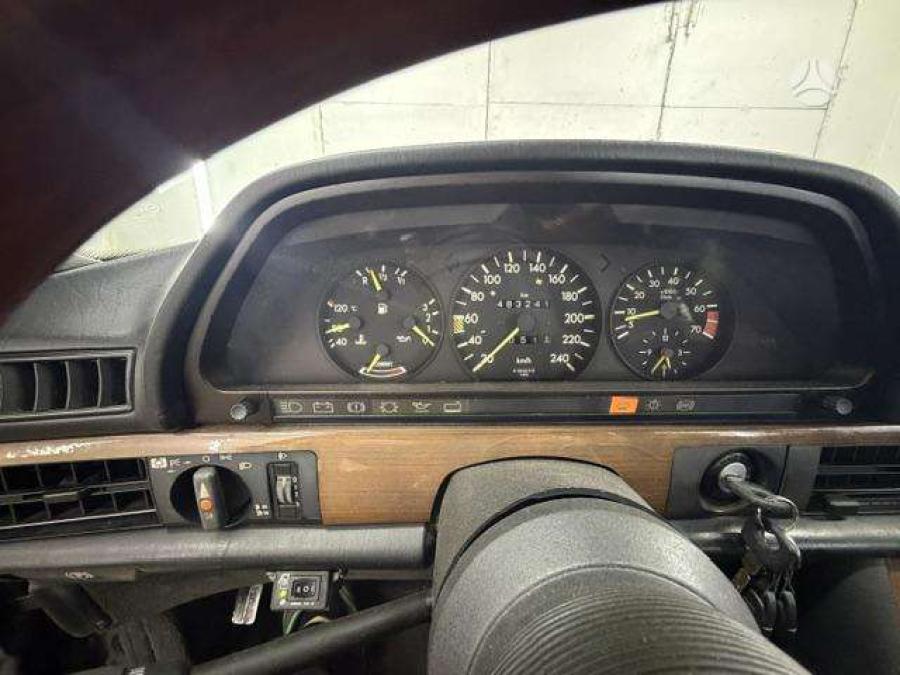 Melns Mercedes-Benz 300 1988 Alīta, ar dzinēja tilpumu 3.00 L un nobraukumu 480 tūkst. km par 3200 €, foto 15 vietnē AUTOMOTO.COM.LV