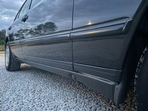 Black Mercedes-Benz 300 1988 in Tallinn, with an engine capacity of 3.00 L and mileage of 382 thousand km for 9999 €, photo 8 on AUTOMOTO.COM.LV