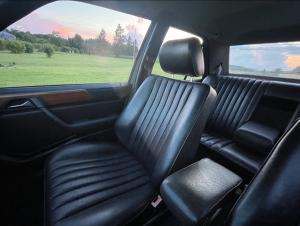 Black Mercedes-Benz 300 1988 in Tallinn, with an engine capacity of 3.00 L and mileage of 382 thousand km for 9999 €, photo 13 on AUTOMOTO.COM.LV