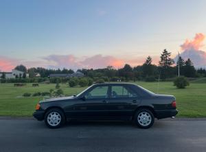 Black Mercedes-Benz 300 1988 in Tallinn, with an engine capacity of 3.00 L and mileage of 382 thousand km for 9999 €, photo 17 on AUTOMOTO.COM.LV