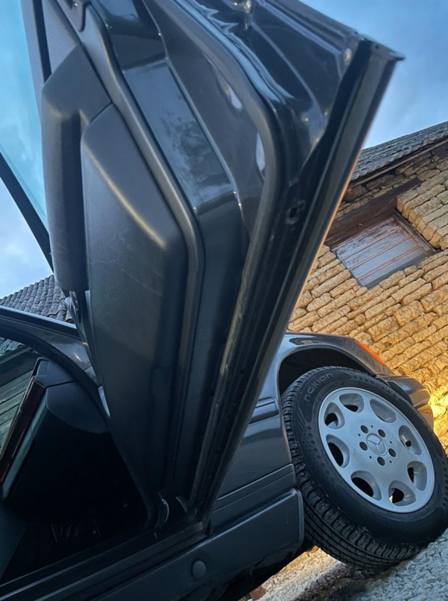 Black Mercedes-Benz 300 1988 in Tallinn, with an engine capacity of 3.00 L and mileage of 382 thousand km for 9999 €, photo 25 on AUTOMOTO.COM.LV